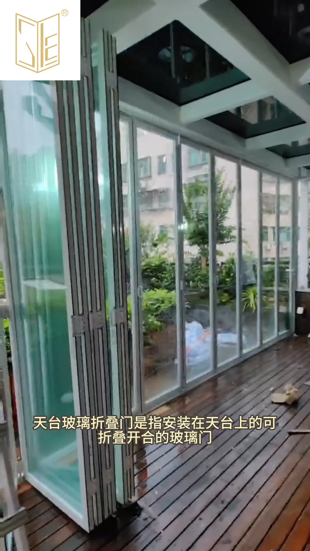 天台玻璃折叠门,玻璃门,吊轨钢化玻璃移动隔断#折叠门隔断