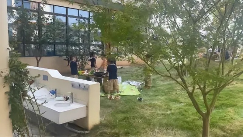 幼儿园户外自主游戏有以下几个主要的意义: 1.