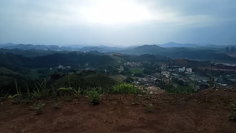 拍藤县县城给大家看看县城山水之间美不美