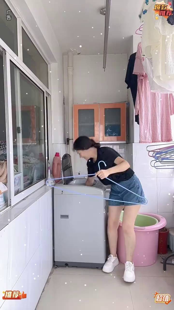 入手了两个#大衣架 晒床单被套浴巾真的太方便了,防滑设计,承重力...