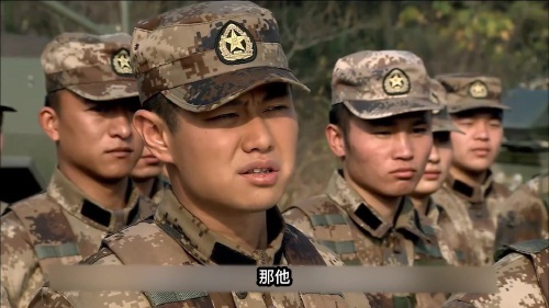 6-新兵第一次实弹射击训练,不仅枪枪十环,甚至在靶子上打出一