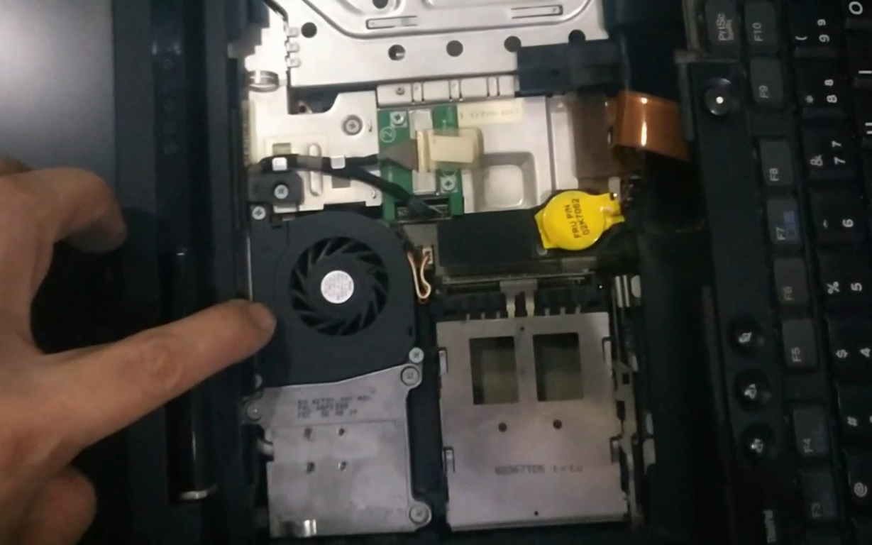 IBM r32超厚笔记本拆机教程,内存居然才128+256,又厚又笨重