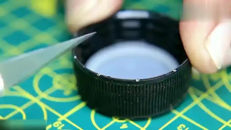 牛人用针管制作了个手机支架 你们想来一个吗