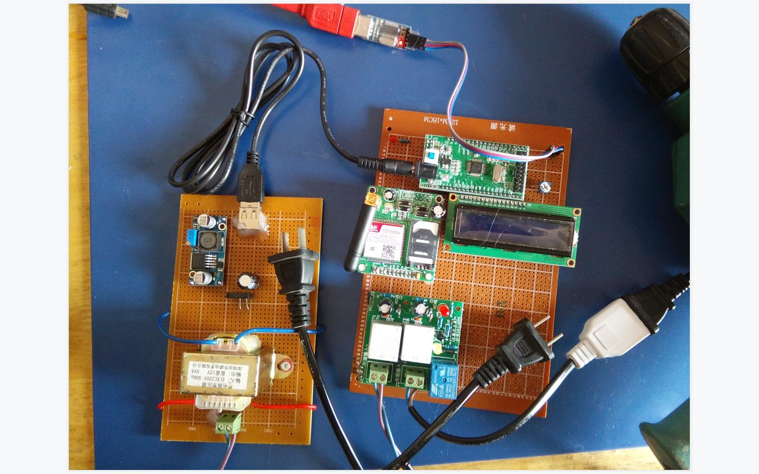基于STM32单片机的智能电能表交流电压电流检测电表串口上传电脑...