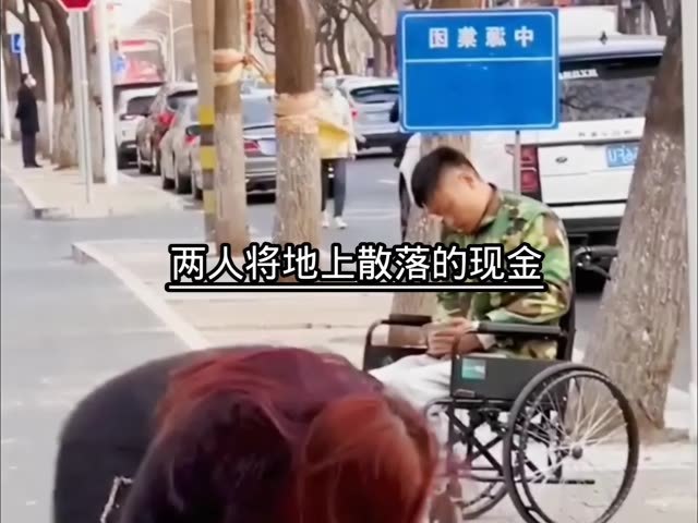 看到一个残疾小伙在乞讨