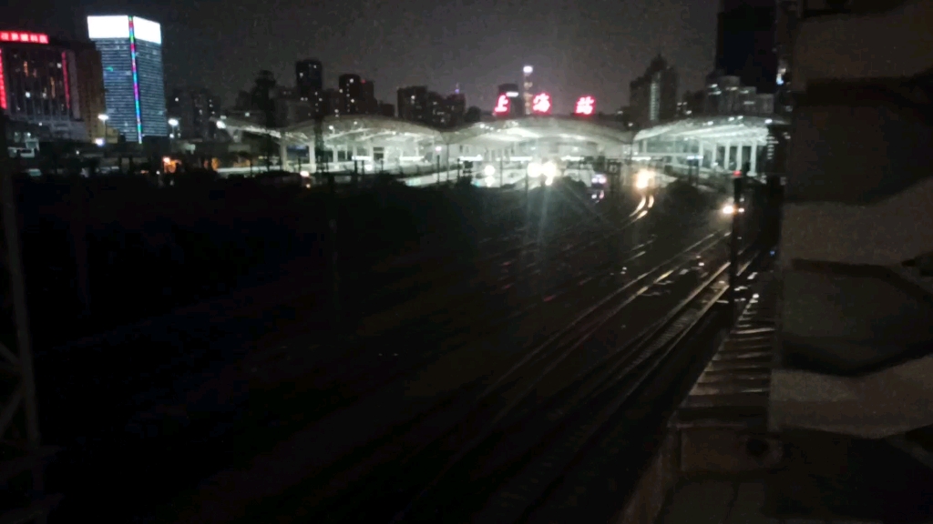 上局沪段HXD1D-0130牵引电客Z99次上海站1道二次发车