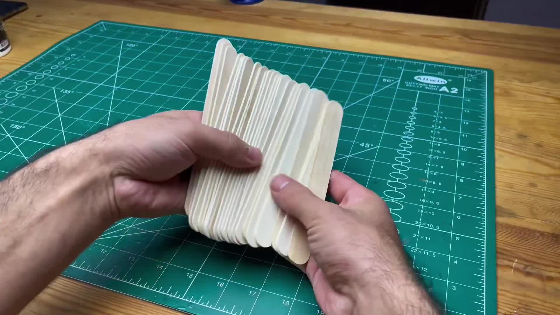 ...飞机模型,点燃发动机的瞬间超酷!✈️ߔ� #手工diy #玩具 #制作过程 ...