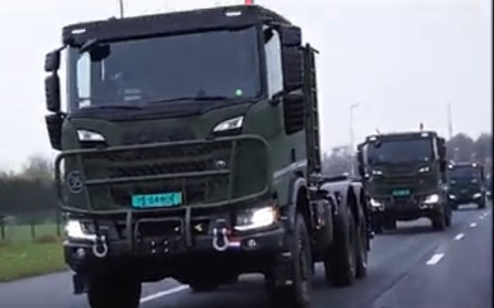 全新斯堪尼亚R500 XT型军用卡车