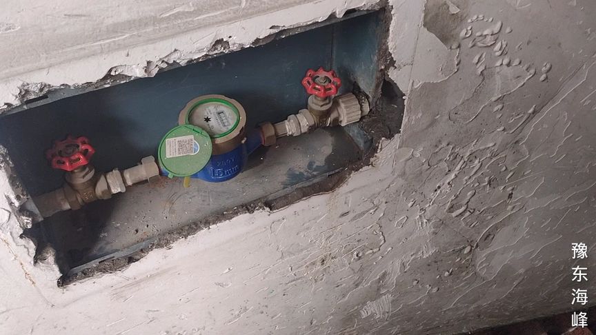 水表箱ppr管焊接处裂缝漏水,铁管和ppr管哪个使用年限最长?