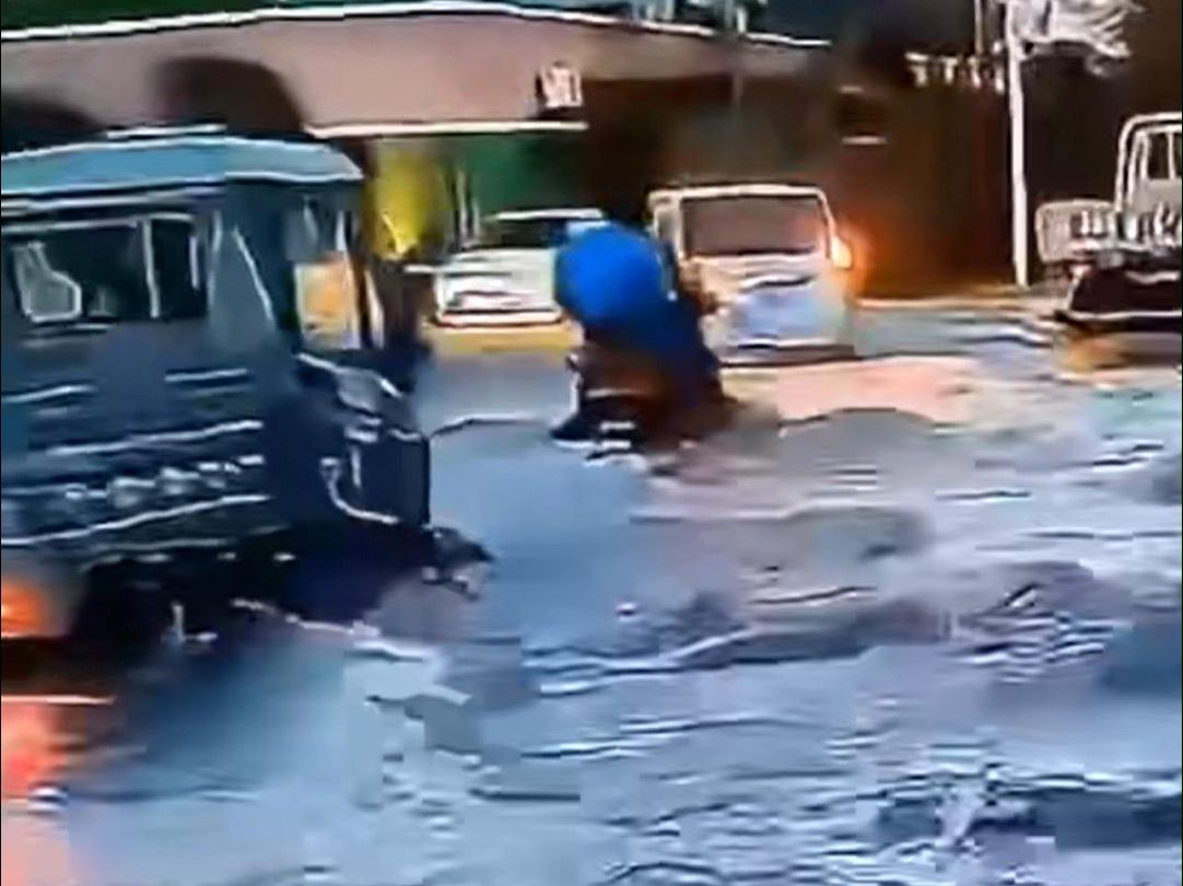 辽宁盘锦一地遭海水倒灌,部分街道、房屋被淹,海事局:早潮来得比较突然