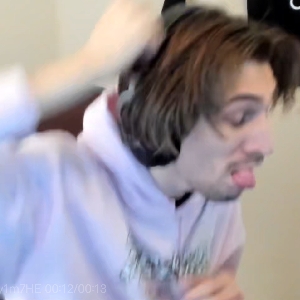 快乐裴洛C在这里 