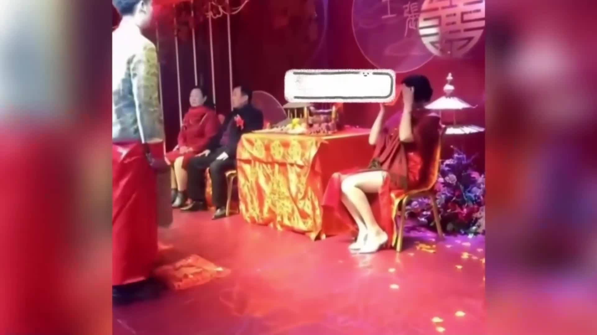 盘点措手不及的尴尬,结婚现场丈母娘登场,瞬间成为众人焦点