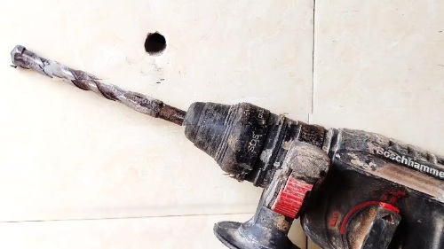 冲击钻变身瓷砖杀手?教你轻松钻孔小妙招!