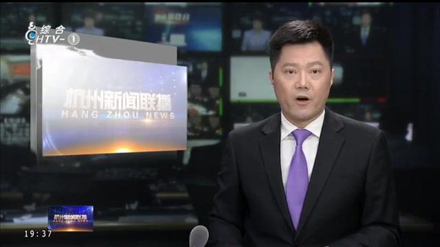 在忠诚拥护"两个确立"坚决做到"两个维护.