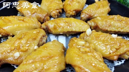 把鸡翅放进微波炉里,瞬间变美食,吃了30年都没吃腻,上桌就扫