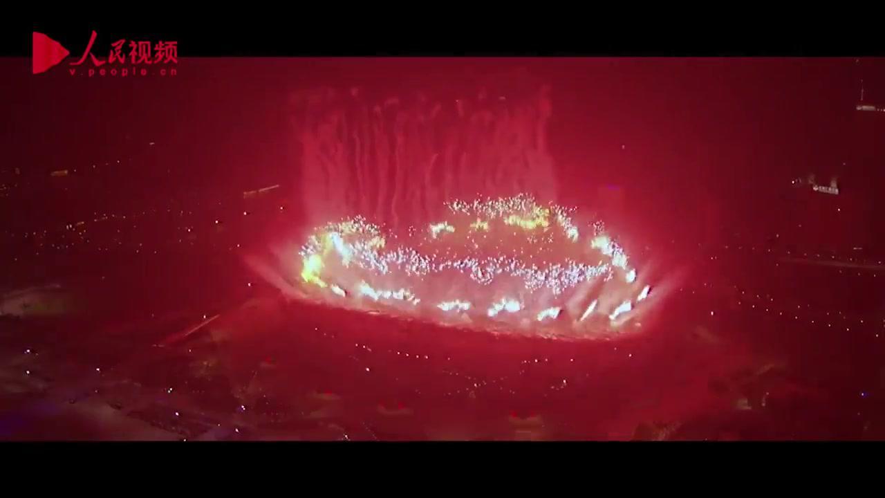 济南:师生共同演绎《一起向未来》手势舞