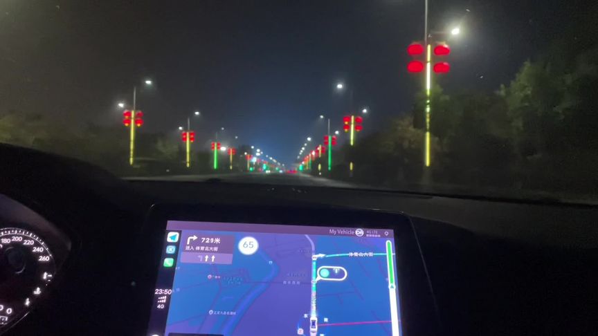 红绿灯为啥设计成圆形?很有道理的样子 #凯迪拉克 #dou是好车