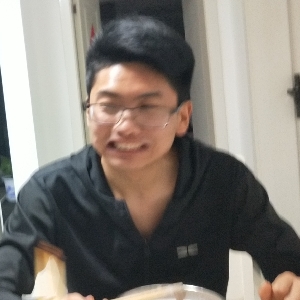 笑容明媚的阿兴阿 