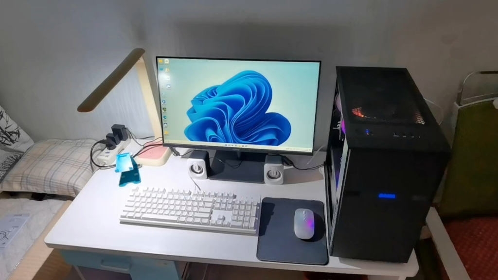 人生第一次装机,成功点亮,机你太美!