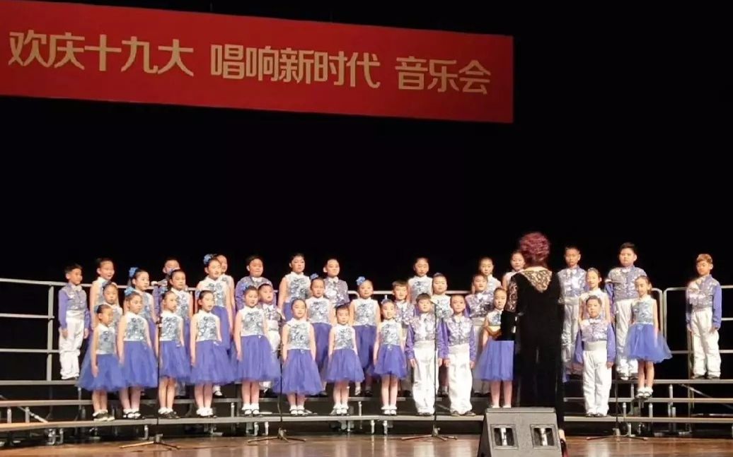 ...小小计算机/我们是跨世纪的新一代【2017烟台欢庆十九大唱响新时代...