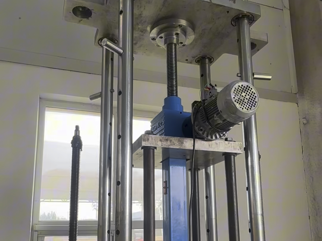 力姆泰克2吨螺旋升降机加载测试