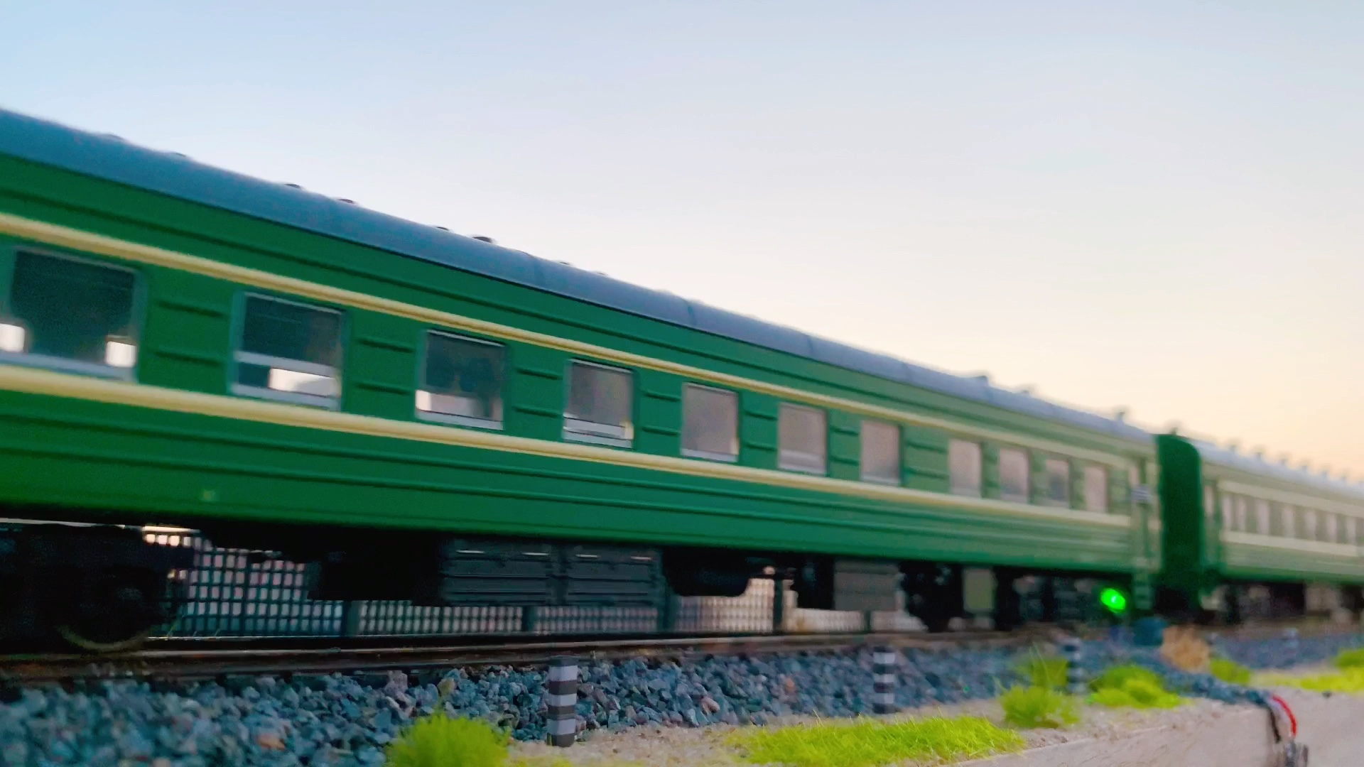 【火车模型】百万城DF4B火车模型牵引百万城XL,UZ,CA,RW,N27RW...