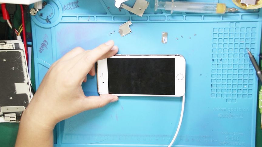 iPhone6s能开机屏幕不显示,排除屏幕问题,测试主板几个关键部位