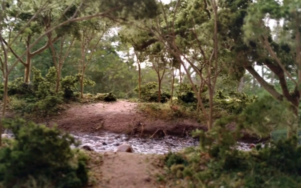 【微缩场景模型制作教程】林中小溪流微缩场景模型制作教程。