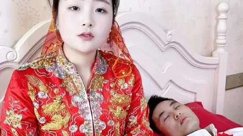 婚礼进行时:这对新人甜蜜对视的瞬间,全场都心动了!