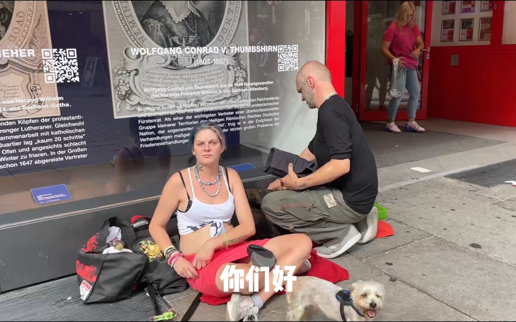 实拍德国最底层流浪汉的生活,找不到工作街上乞讨为生