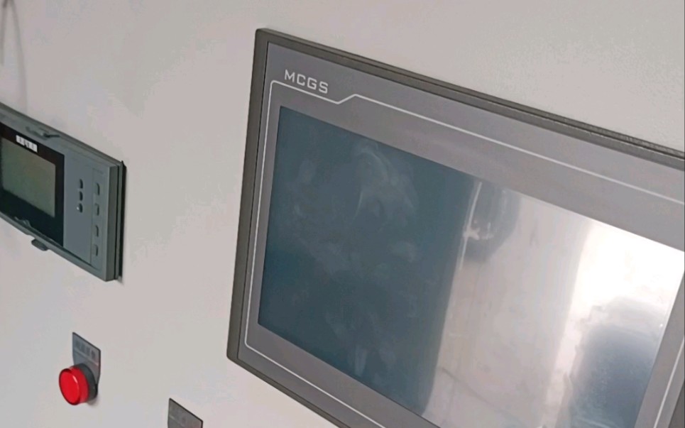 电柜实物加流量计