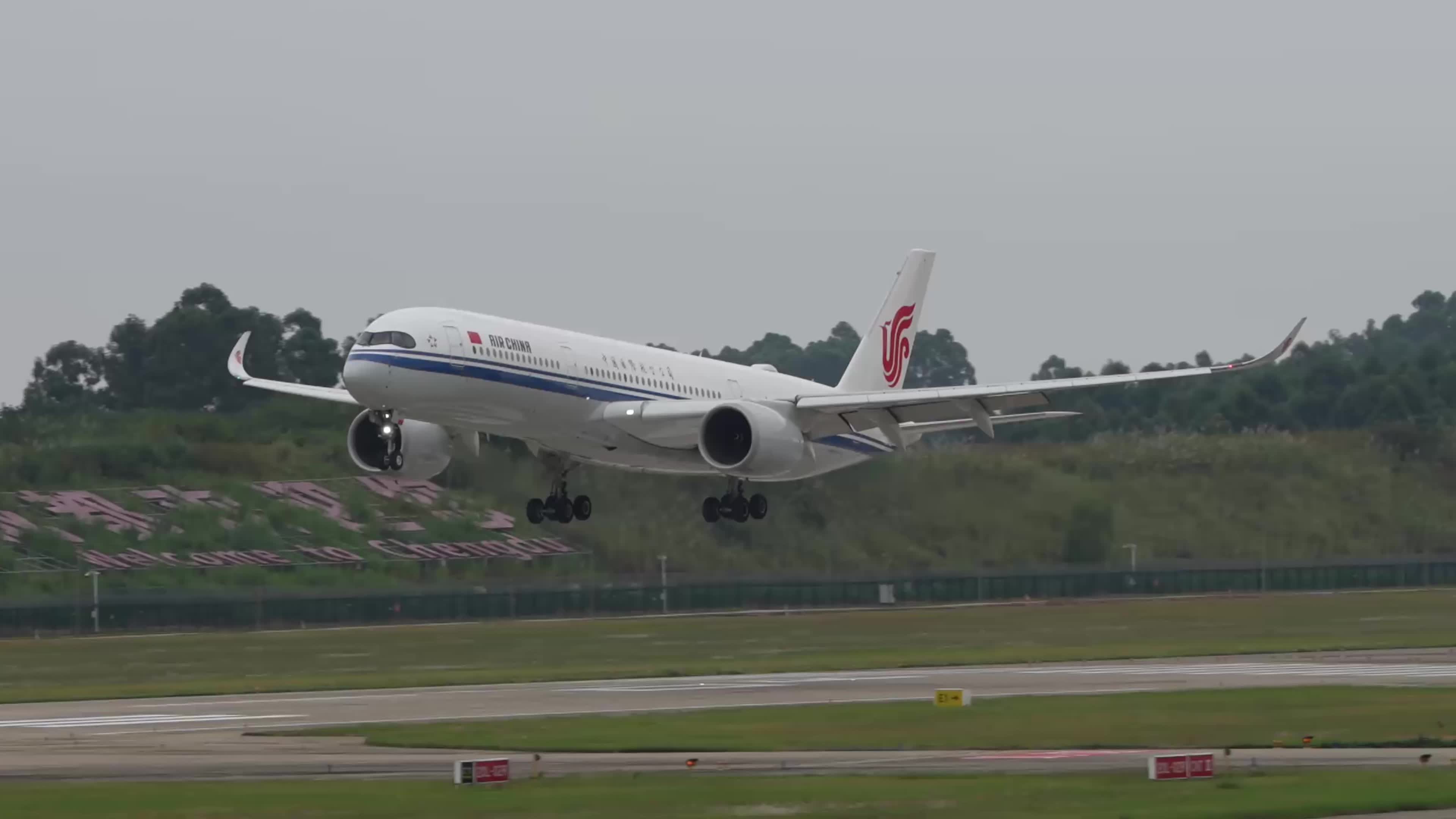 ...坚持四严一保证”的优良传统,即坚持全心全意为人民服务的根本宗旨,...