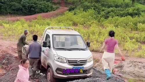 第二跑的楼梯模板终于在三位老爷子的探讨下初步完成了