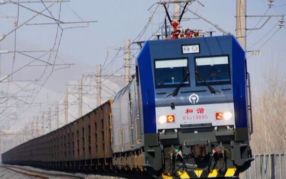 体验下大秦铁路万吨重载列车的气势