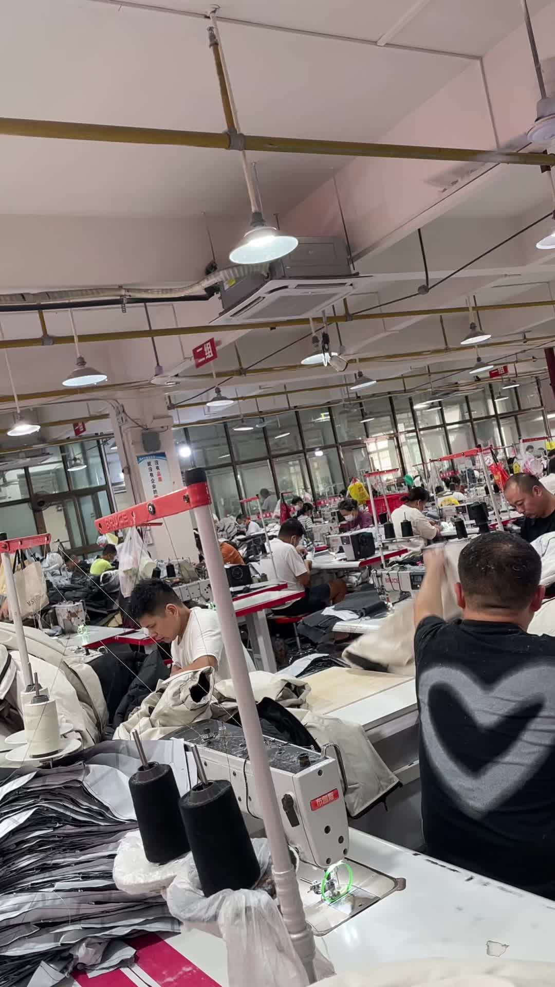 今天国家在阅兵,我们放假来了也“阅兵”。换了新的环境,第一次发...