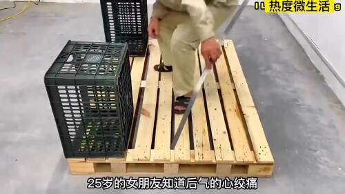 大叔拿出30年的看家本领,制作了一款移动式衣橱,成本低不占地