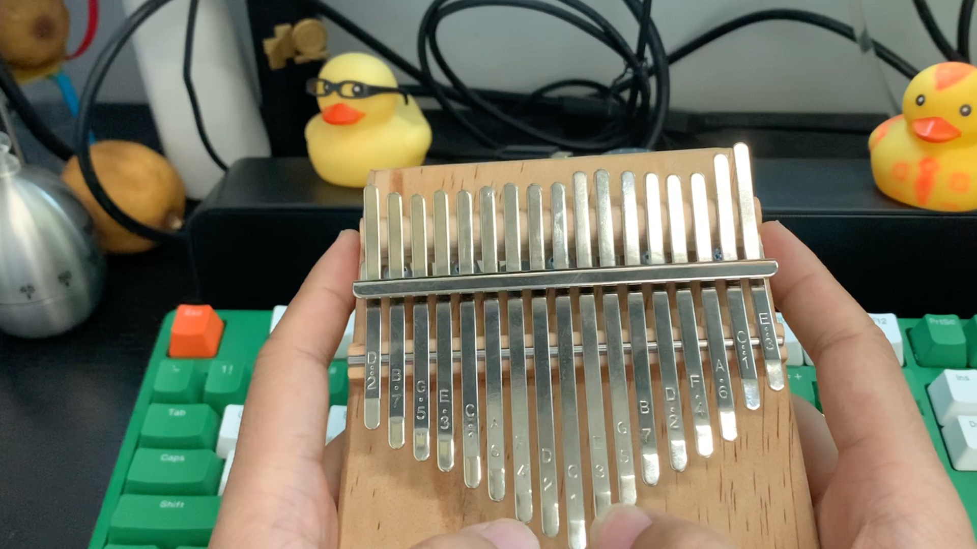 {送别}一百块和11块的拇指琴区别