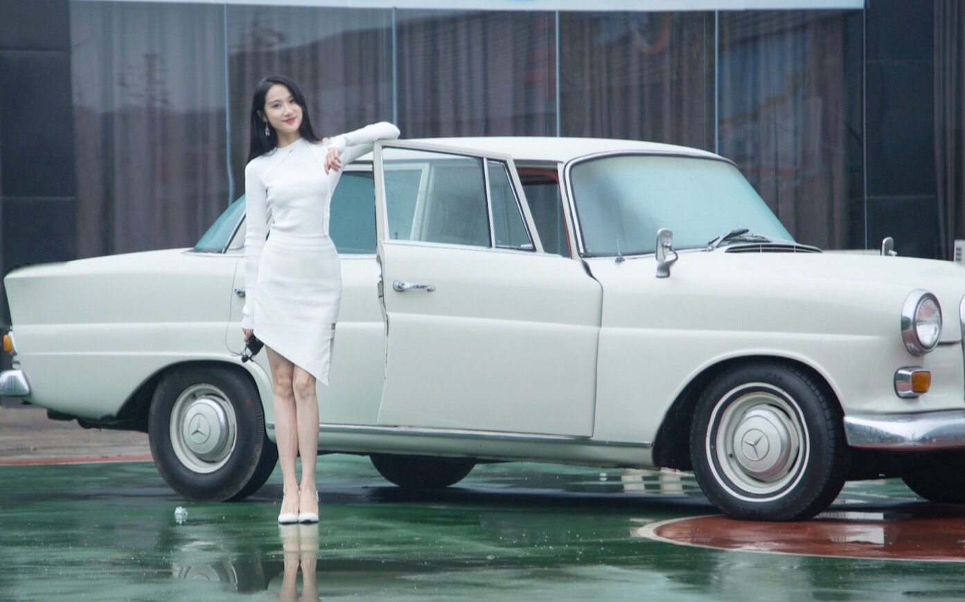 60年代的奔驰E级长啥样?美女主持带你了解奔驰W110
