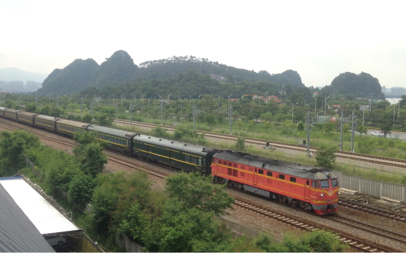 【中国铁路】东风4 2380牵引K365次旅客列车接近肇庆站