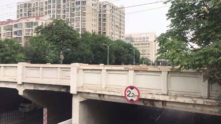 Z112次列车普速通过!