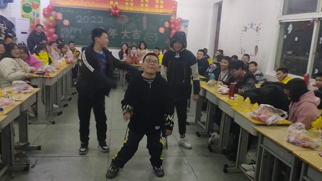 班级元旦晚会节目搞笑表演