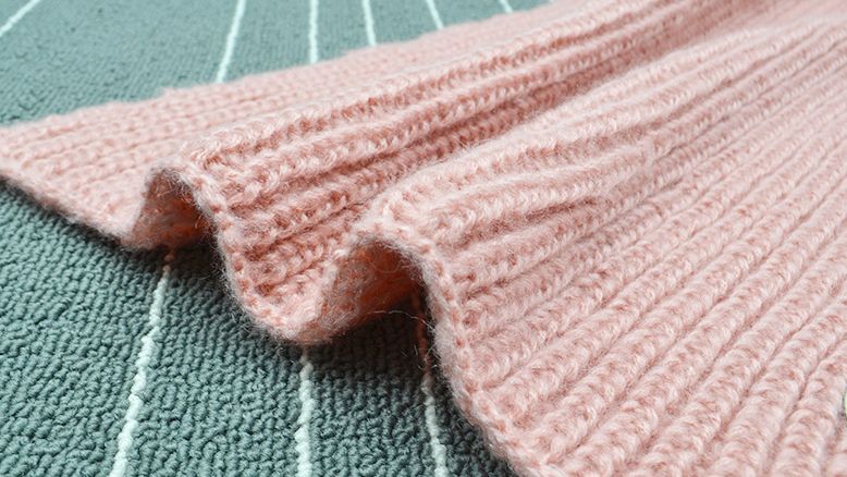 如何用钩针“织”出棒针辫子的效果,只需移动一个这个针脚