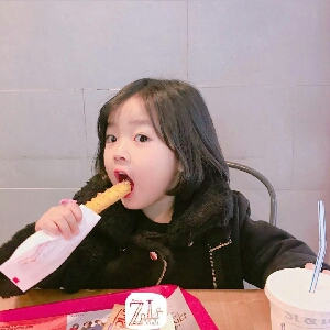 卷小胡子 