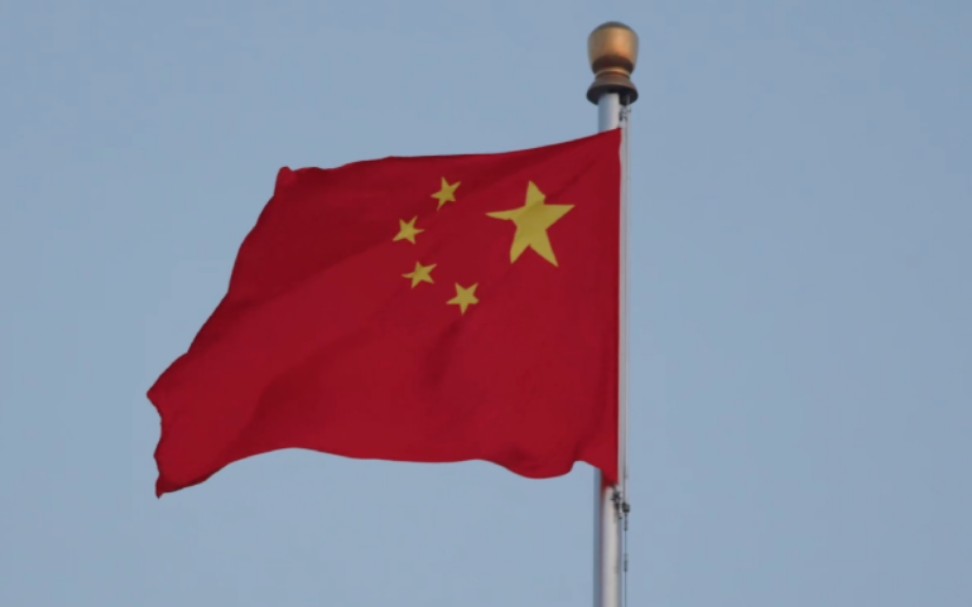天安门升旗仪式,随风飘扬的五星红旗是那么鲜艳!