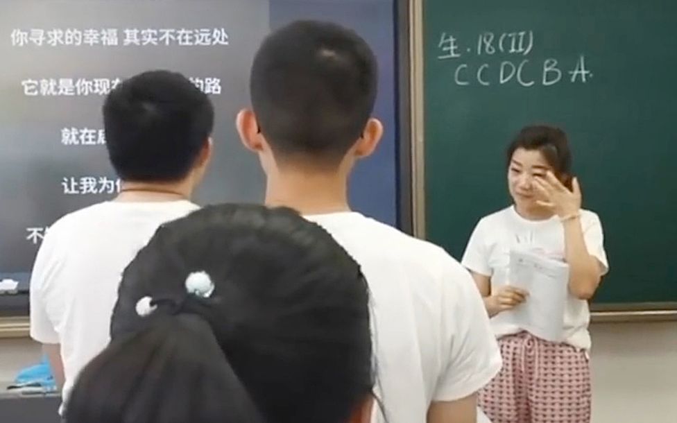 高三毕业生合唱送别老师!这青春最后的呐喊,让老师泪目了