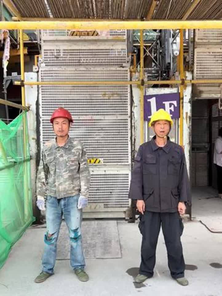 地雷跳炸雷,我们再一起抡大锤 #热门 #农民工 #工地 #搞笑视频