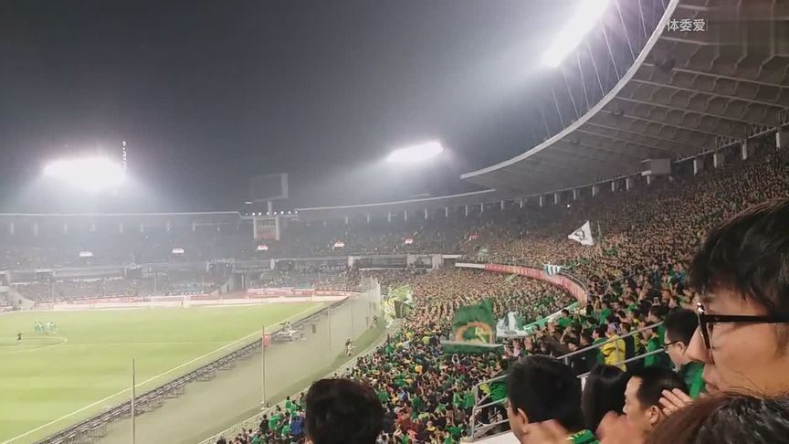 这是哪儿?北京!北京国安工人体育场,五万人开场齐呐喊!