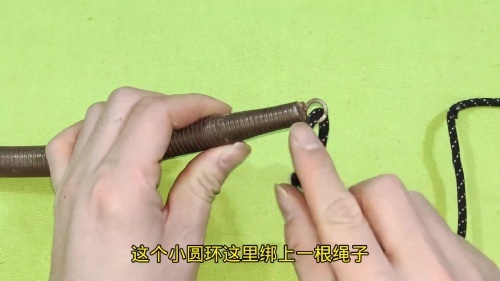 为什么老电工要在弯管器尾部绑一根绳子?你可能不知道,太方便了