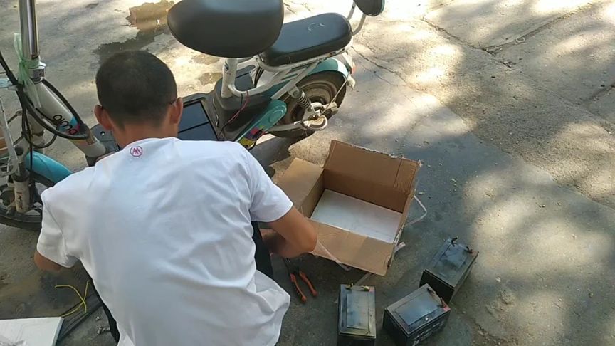 爱玛电动车用了六年多的电池换电池,用爱玛选爱玛,爱就马上行动