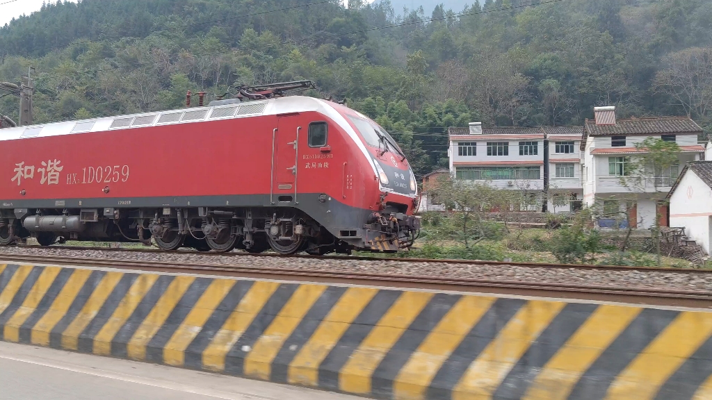 宝成线马角坝-斑竹园区间与客车K424并行(预告)